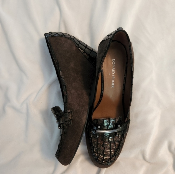 Donald J. Pliner | Shoes | Donald J Pliner Size 8m Neny Crocodile Suede ...